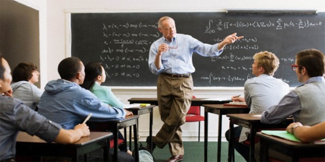 Cómo ser catedrático. Requisitos y sueldo - ImpulsaT