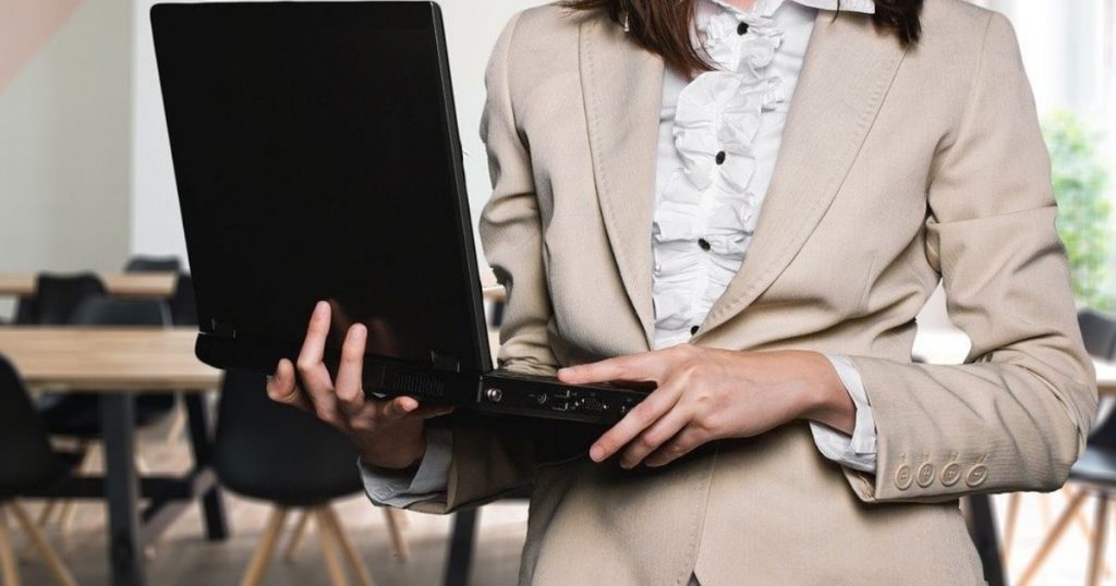 ¿En qué consiste el trabajo de comercial? - ImpulsaT