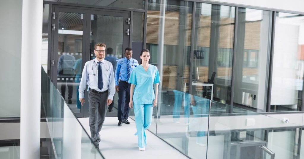 Cuánto cobra un celador - ImpulsaT