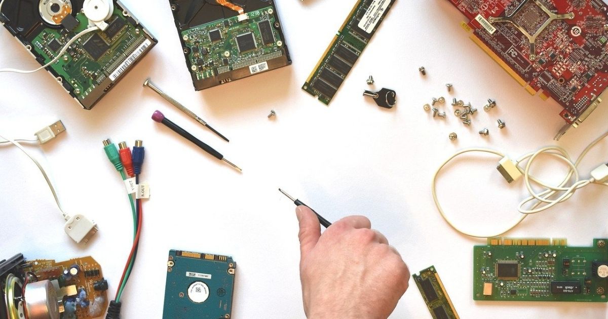 Cómo ser Ingeniero electrónico en 2025: Sueldo y Formación
