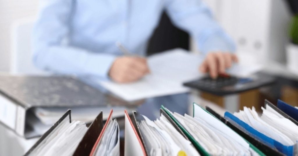 Diferencias entre personal laboral y funcionario - ImpulsaT