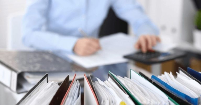 Diferencias entre personal laboral y funcionario - ImpulsaT