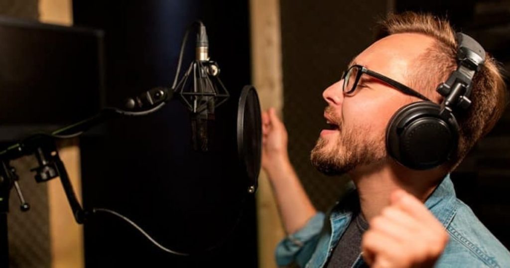¿Cómo ser actor de doblaje en España? Guía 2024- ImpulsaT